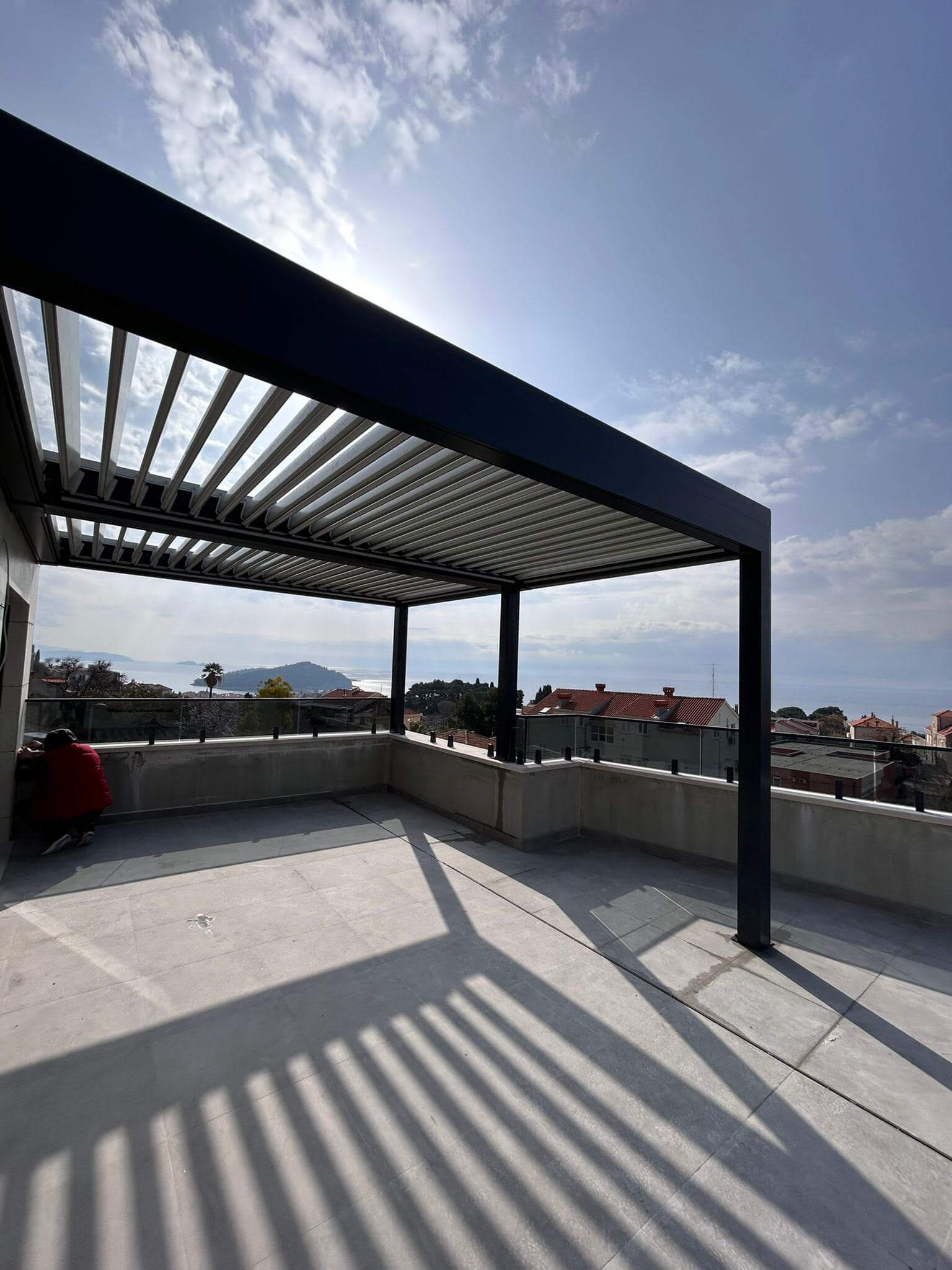 Penthouse u Dubrovniku s novom bioklimatskom pergolom - Izoforma-paneli
